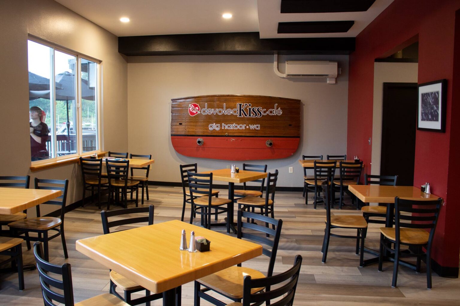 WSMAG.NET | The Superpopular Devoted Kiss Cafe | Featured, Food ...